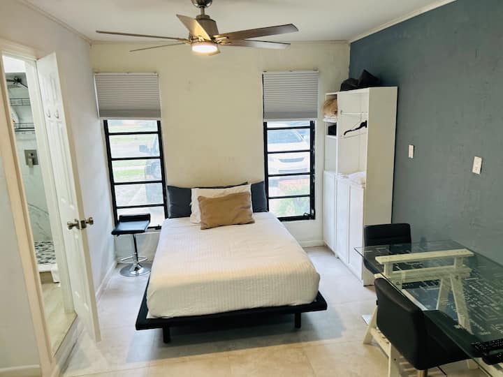 Nice Studio Close To Fll, Has Everything - Davie, FL