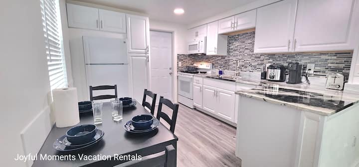 #13 Near Clearwater Airport Home - Pinellas Park, FL