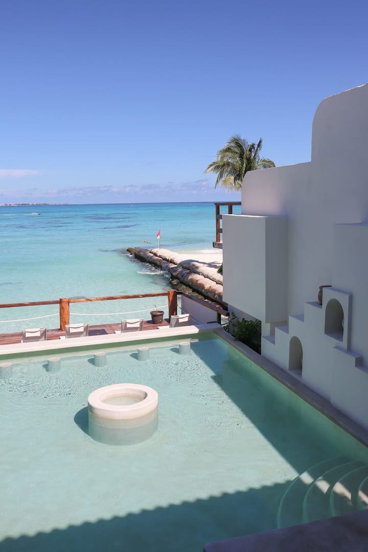 Room With Living Area & Partial Ocean View - Cancún