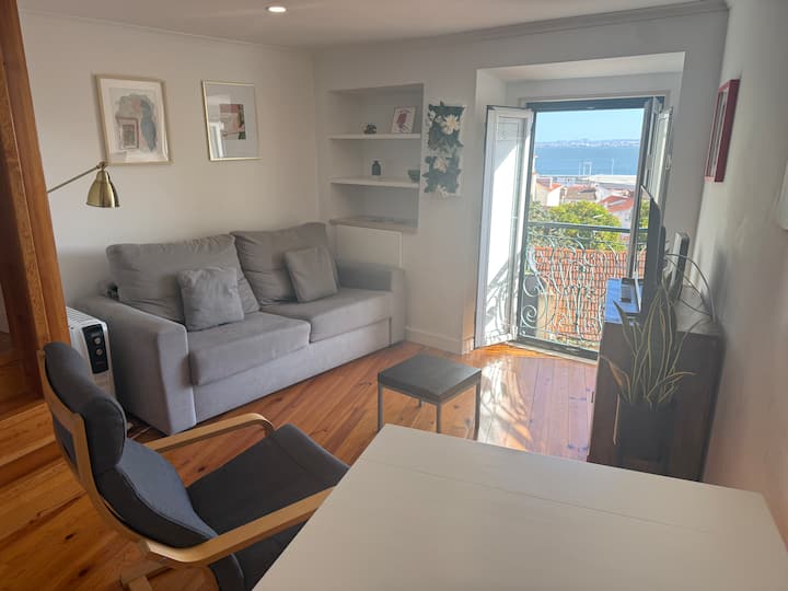 Alfama Duplex River Views - Lisbon Portela Airport (LIS)