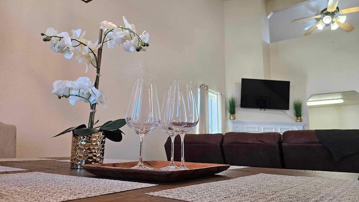 Spacious 4 Bedroom Retreat - Killeen