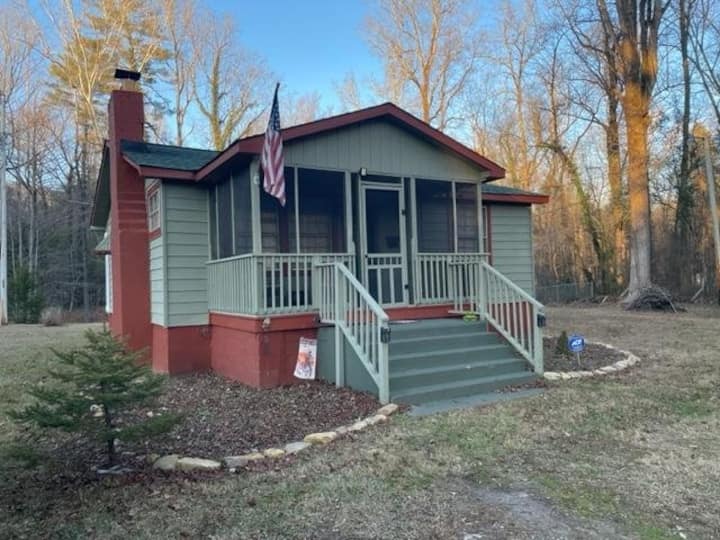 Mountain Cottage On River - Jones Gap State Park, Marietta
