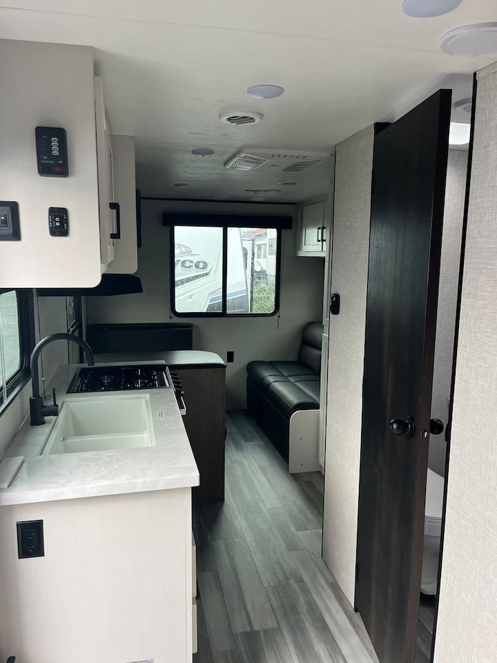Modern Rv Centrally Located - Salinas, CA