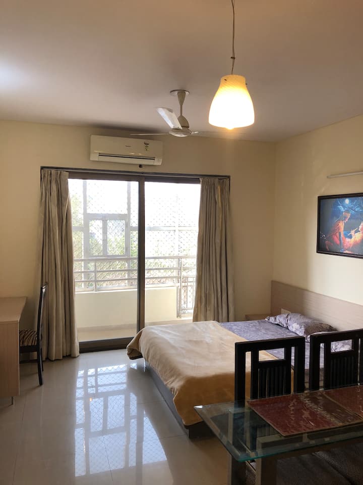 Radha Kutir Solace Studio - Vrindavan