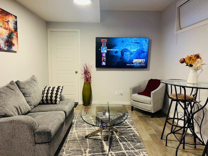 Cozy Haven, Beautiful Suite In Seton Se Calgary. - Calgary