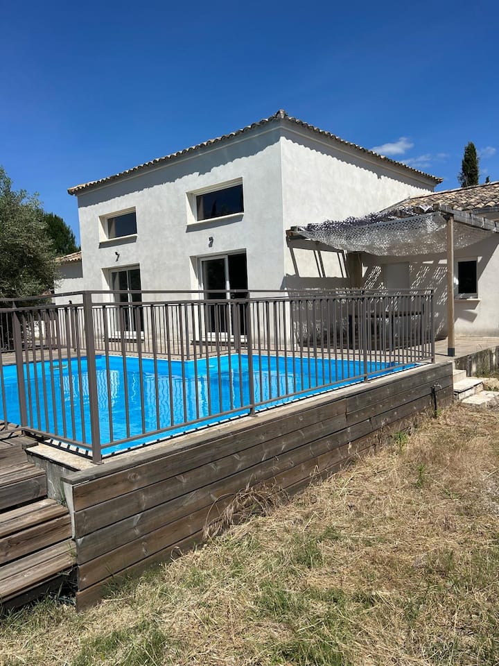 Villa 8 Personnes Avec Piscine Au Du Pont Du Gard - Vers-Pont-du-Gard