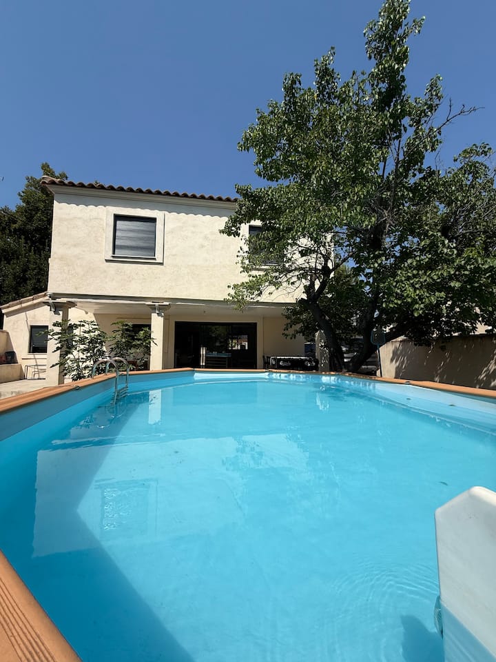 Maison Climatisée  Avec Piscine Et Jardin Privé - Marseille