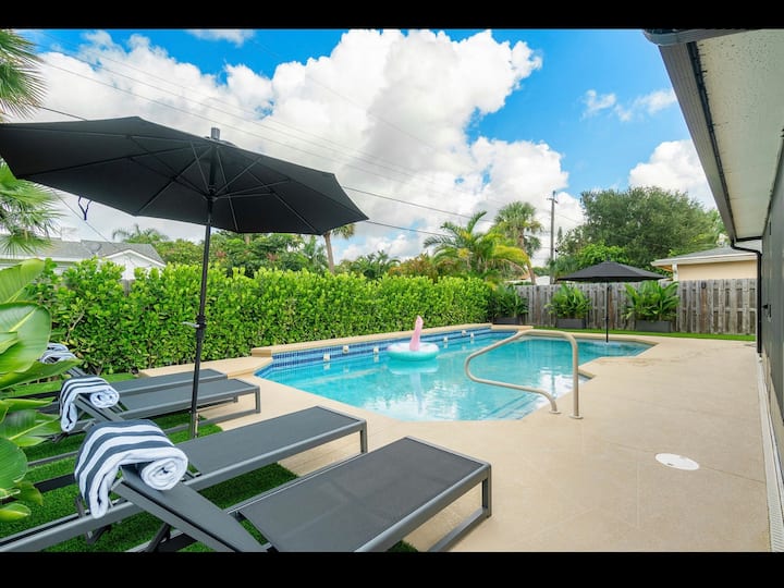 Golf / Beach Bungalow With Pool! - Lake Worth, FL