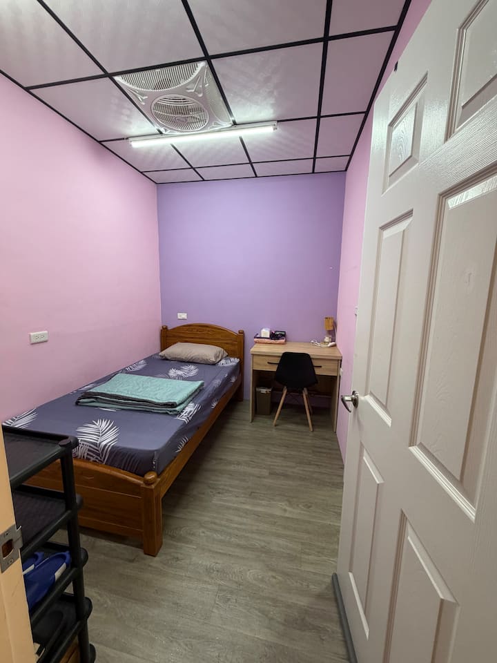 潮州車站旁邊單人房間出租喔 - 泰武