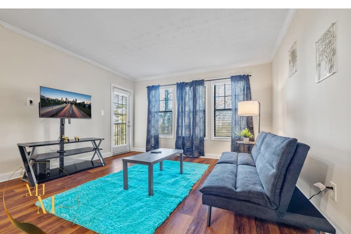 Your Home Away From Home Family Oasis - Smyrna, GA