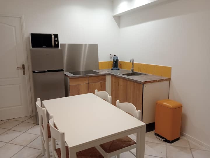Budgetbnb Au Centre De La Moutonne - Carqueiranne
