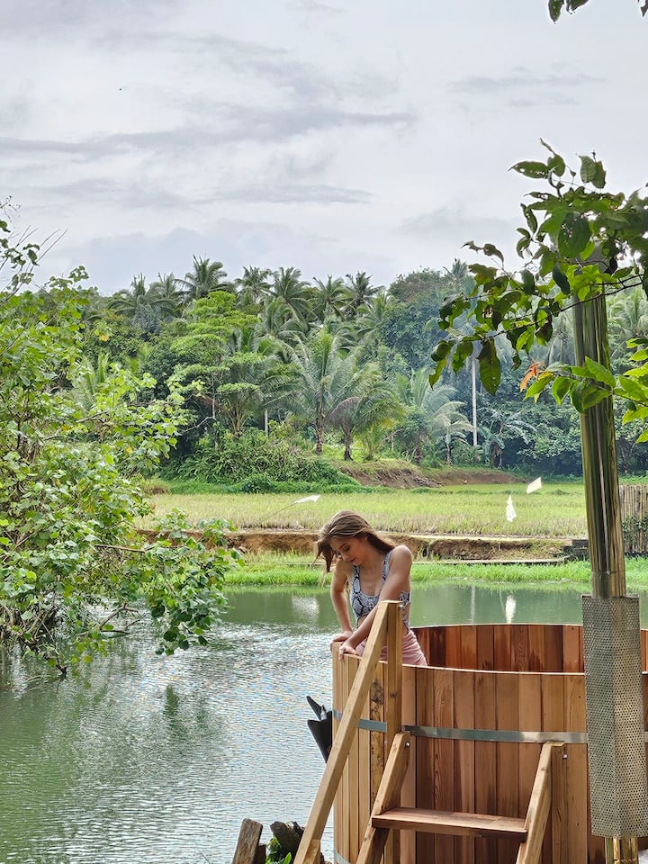 Riverside Glass Cabin With Private Jacuzzi Danube) - Cavinti