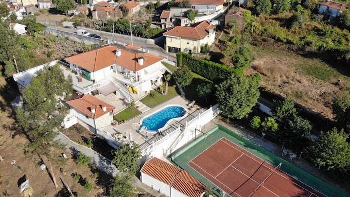Villa De 4 Personnes à 8 Personnes Maximum - Canedo