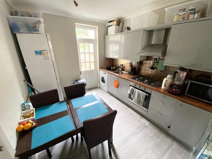 Quite Sunny Room & Private Bathroom & Green Garden - Stratford