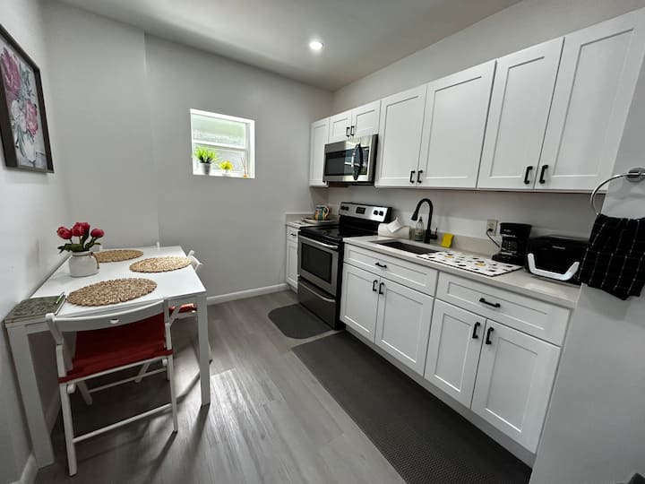 Cozy Private Studio In Sunrise - サンライズ, FL