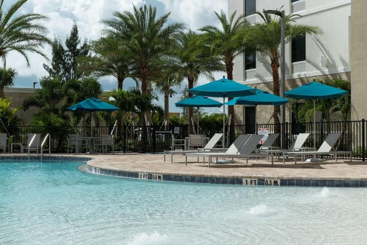 4 Modern King Studios | Port Canaveral & Pool - Cape Canaveral, FL