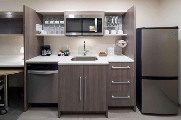 3 Coastal King Studios | Bbq & Jetty Park - Cape Canaveral, FL