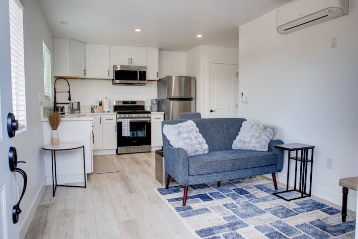 A Beautiful Home Central To Dtla And Disneyland - Whittier, CA