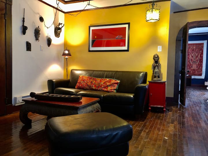 African Touch Lovely Central One Bedroom Apartment - Columbia, MO