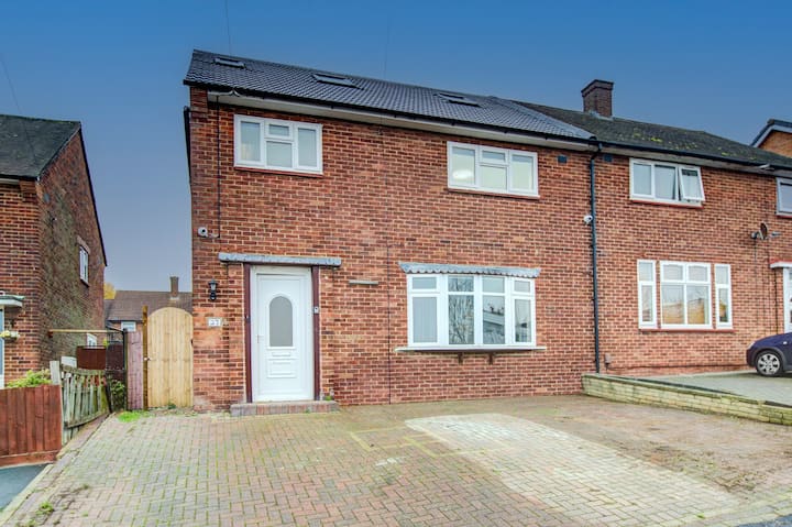 Magnificent 7 Bed Room Property - Brentwood