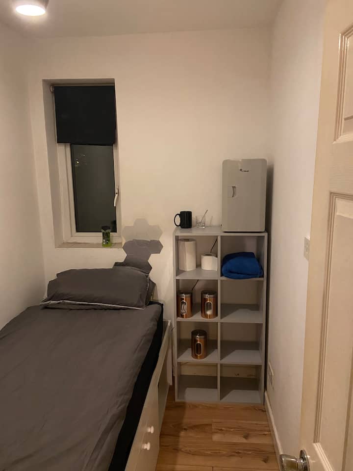 Small Single Room. - Chatham