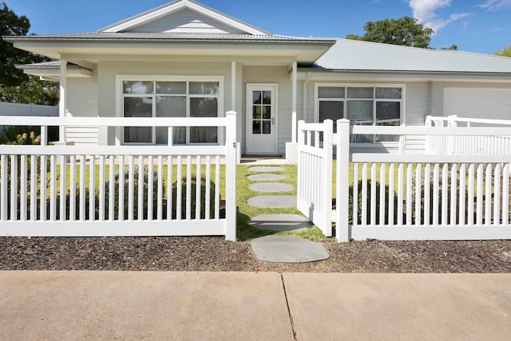 Percy’s Place - Spacious, Modern & Homely - Lake Boga