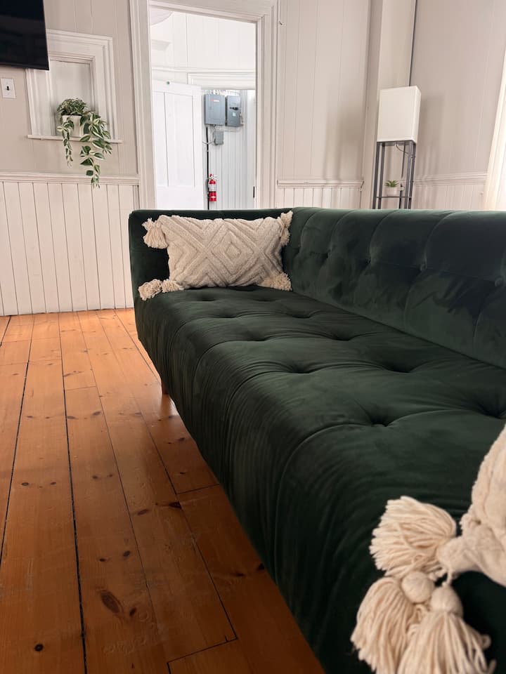Loft For 8 | Bachelorette & Beach Getaway - Port Dover