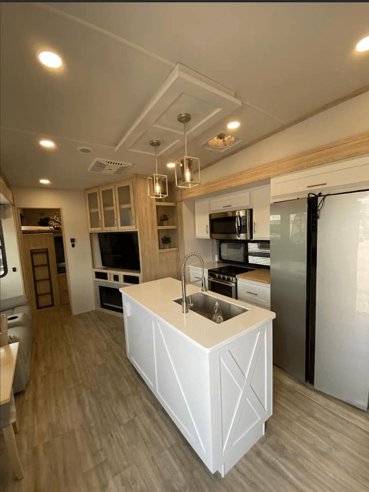 Rv 4    Fantastic Bunkhouse Meets High End Camping - Kenora