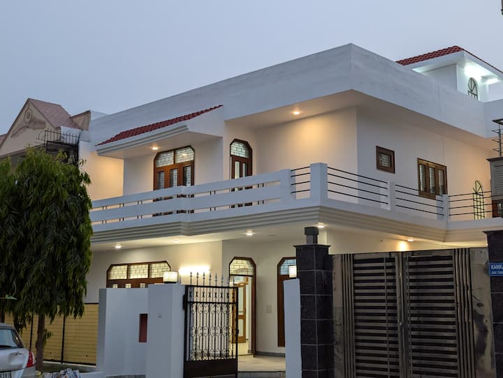 5bhk Fullyfurnish Duplex Bungalow East/park Facing - Faridabad