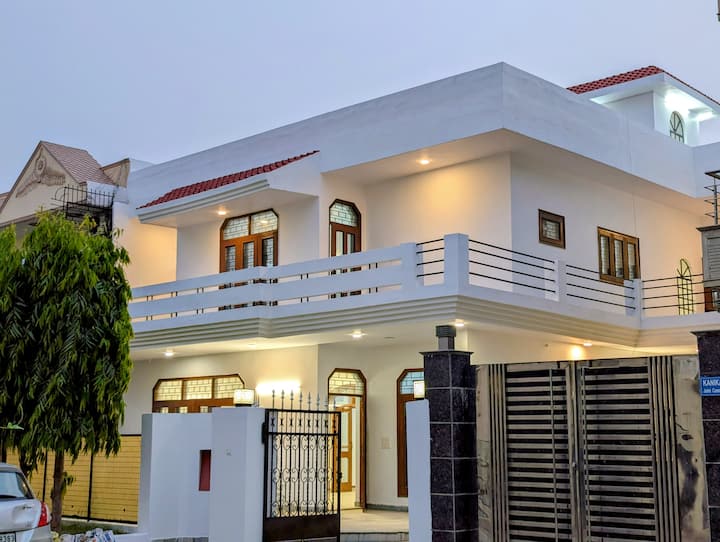 5bhk Fullyfurnish Duplex Bungalow East/park Facing - Faridabad