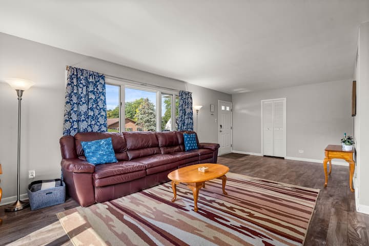 Spacious & Quaint Home | Game Room | Lots Of Beds! - Wheaton