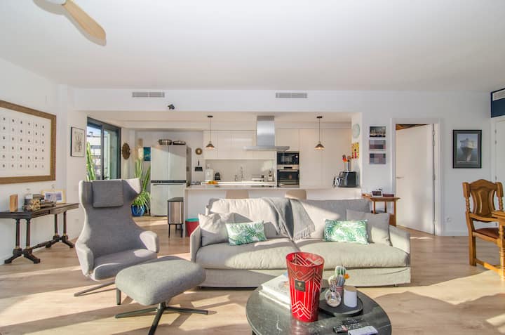 Elegant Sitges 3 Bed, 2 Bath, Pool And Parking - Sitges