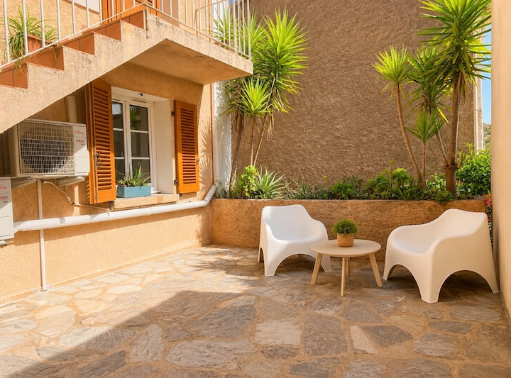 Grand T4 Familial Avec Terrasse Au Centre De Corte - Corte