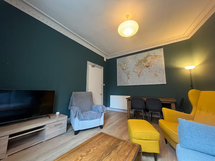 Spacious Main-door Flat Easterroad/abbeyhill (A10) - Edimburgo