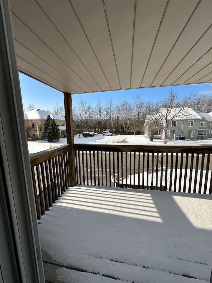 2 Bdrm 2.5bath Home. Kitchen, Patio W/bbq - Collingwood