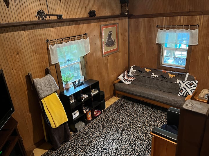 Boro Bunkhouse - Hickory Hills Lake, OH, United States
