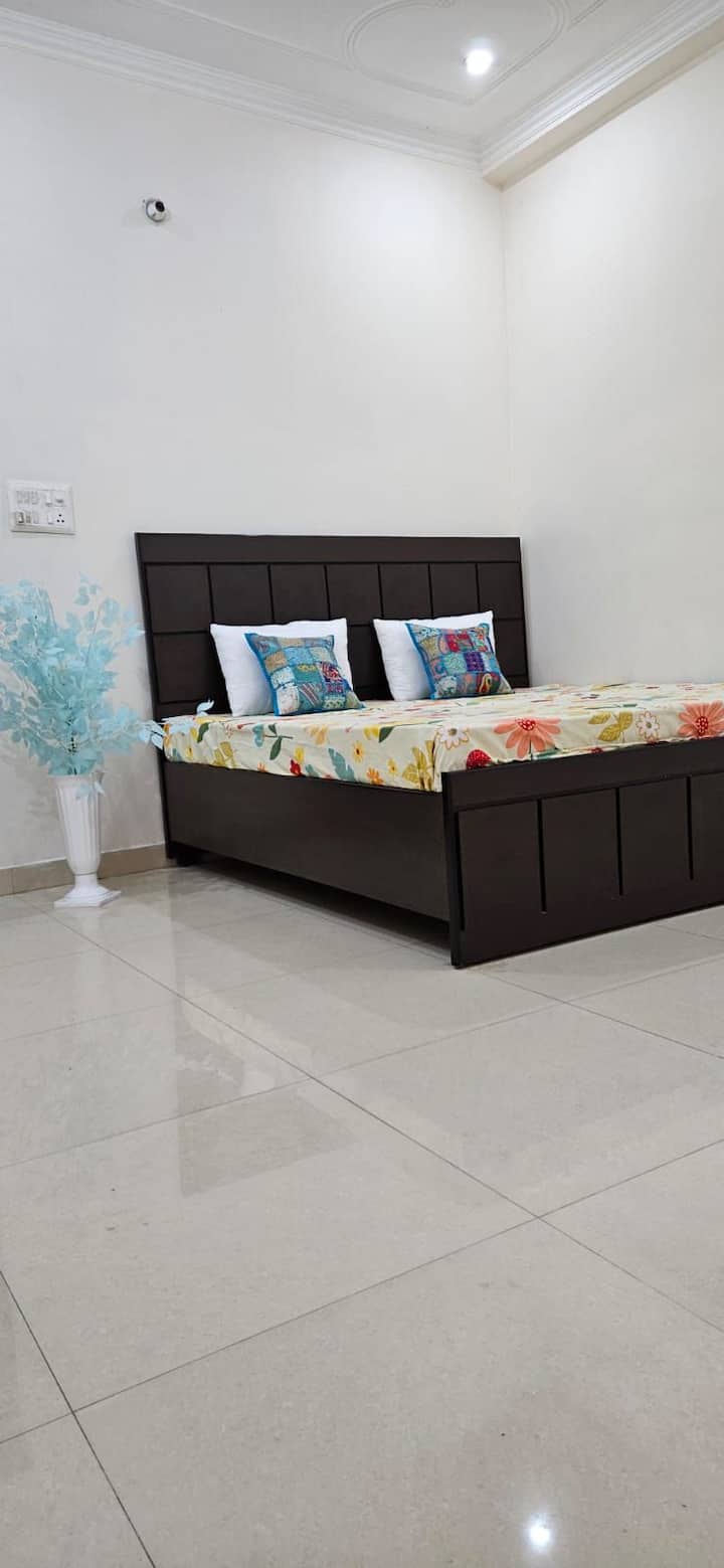 Anshi Home Stay - Varanasi