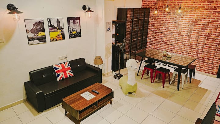 Hey 90’s@6pax ~ Free Netflix/ Youtube/ Games - Kluang