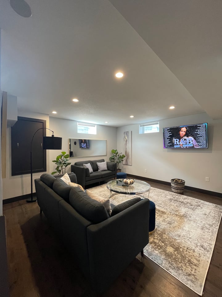 17b The Den - Yorkton