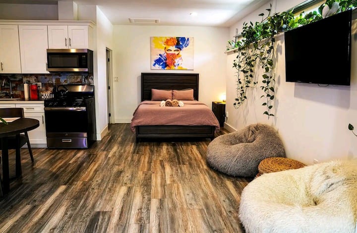 Beautiful Studio Unit - The Best Part Of Pasadena! - Pasadena, CA