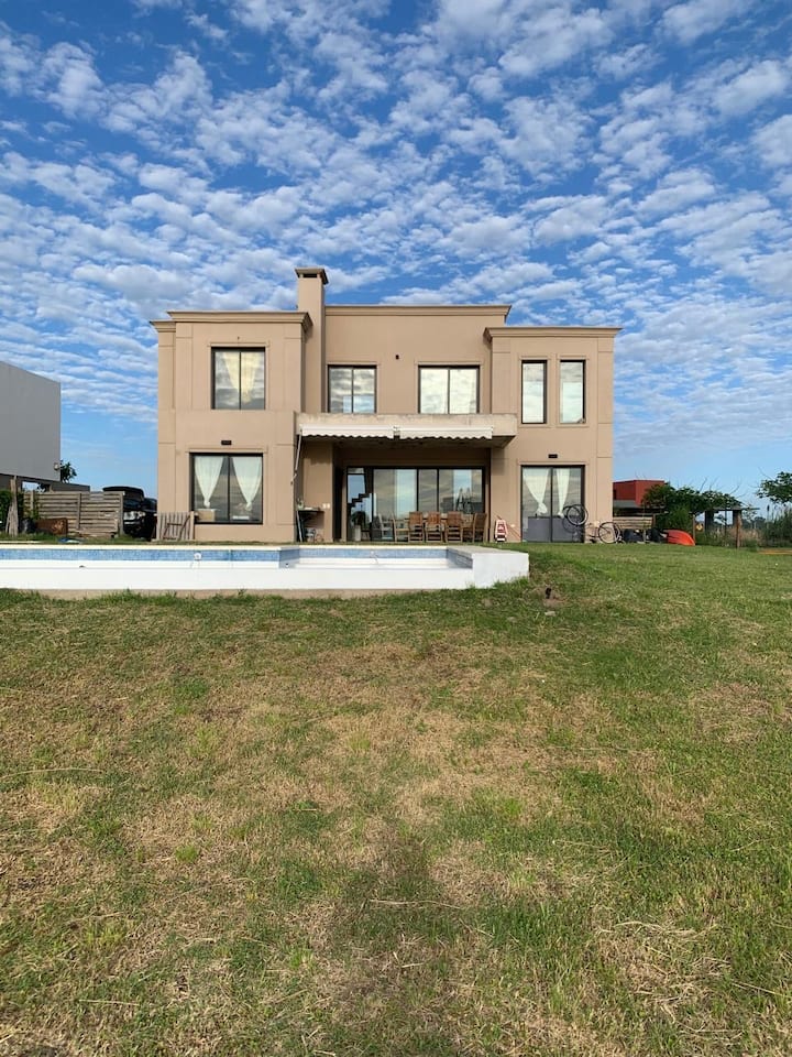 Alquiler Casa En San Sebastian - Campana