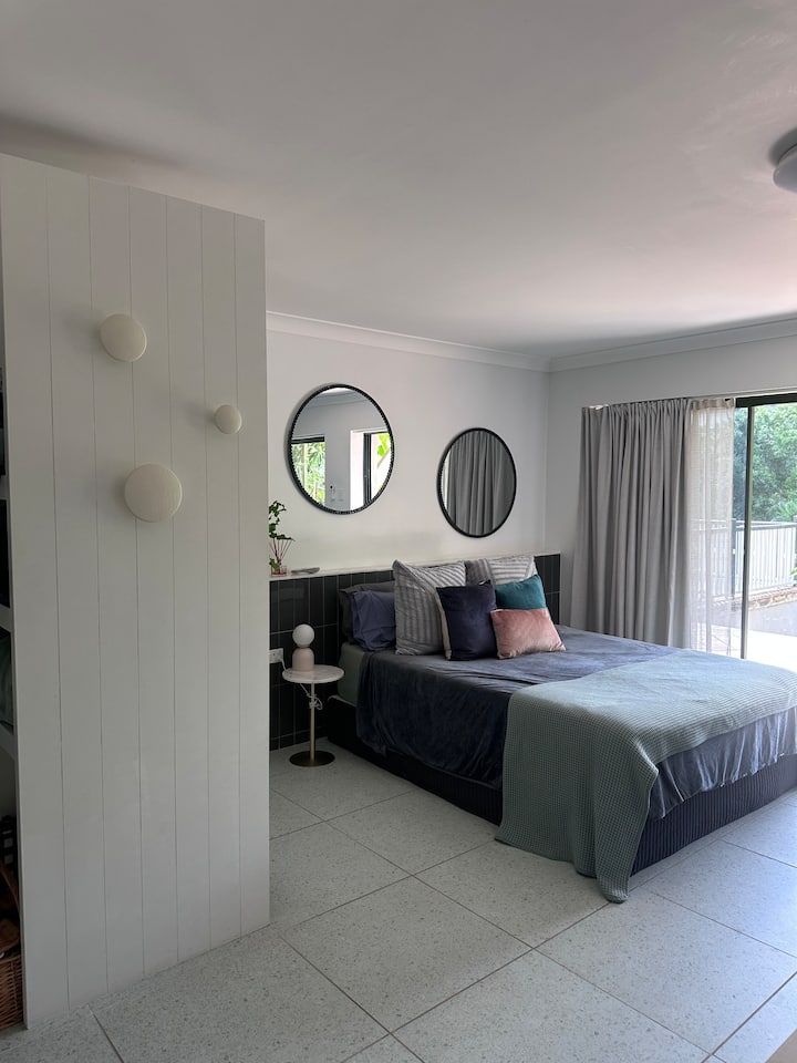 Modern Mediterranean-style Studio With Garden View - Ascot