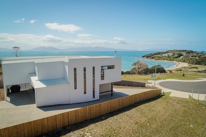 The White House ~ Your Ultimate Escape! - Swansea