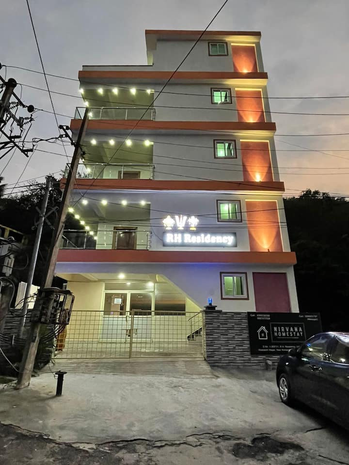 Nirvan Home Stay-1bhk Furnished -Seaview Penthouse - Visakhapatnam