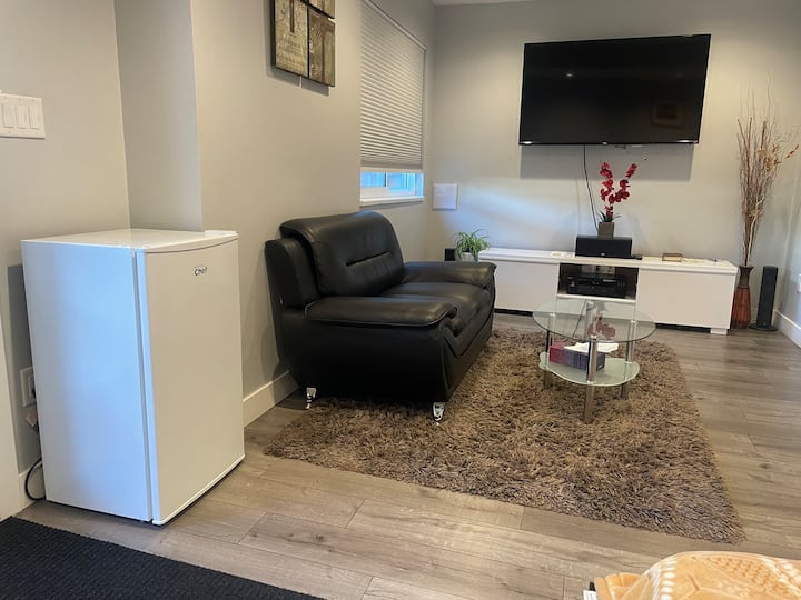 Room In Aldergrove,bc. 1 King Size Bed - Abbotsford