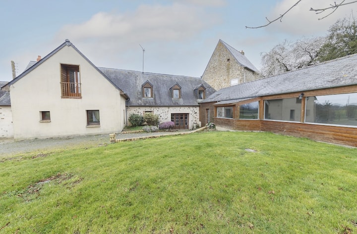 Gîte Rural Spacieux Avec Piscine - Pays de la Loire