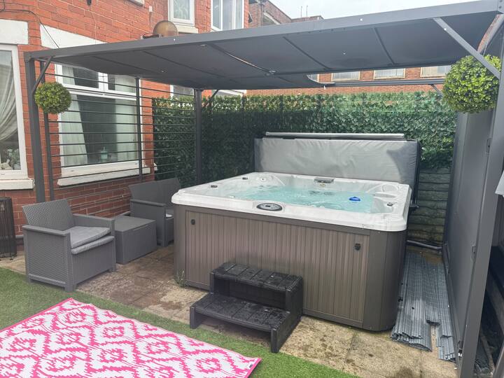 Lushlets - Sleeps 22 Hot Tub Games Room - Cardiff