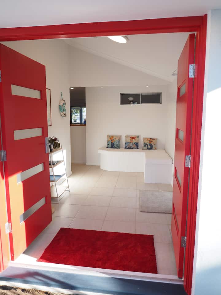 Home And A Wave - Esperance