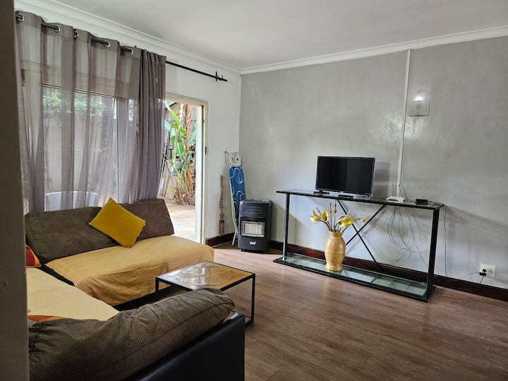 Cozy In Jozy-3bedroom Town House Private Garden - Sandton