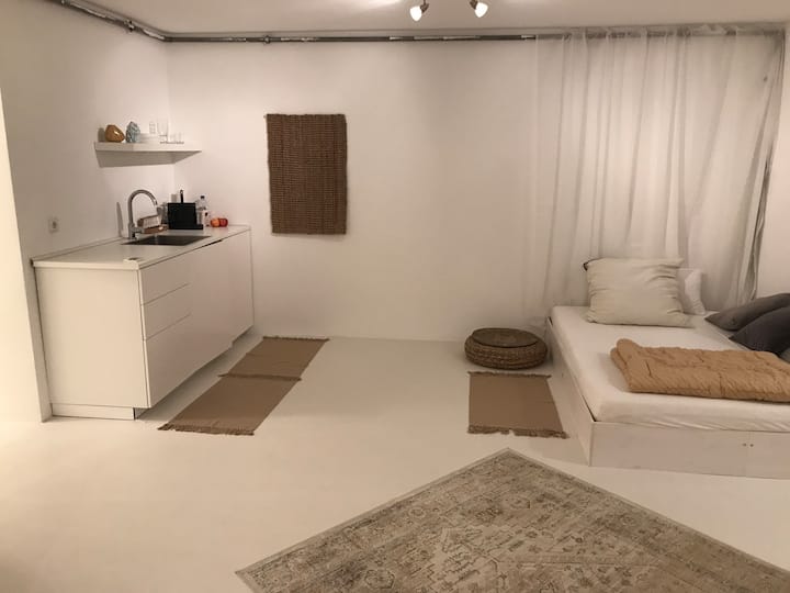 Eigene Souterrain Keller Wohnung - Garching bei München